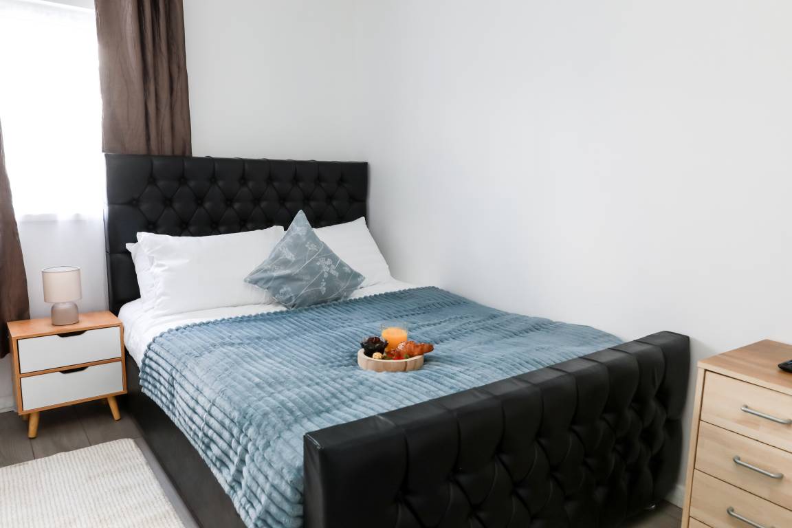 75 M² Apartment ∙ 2 Bedrooms ∙ 4 Guests - Stoke-on-Trent