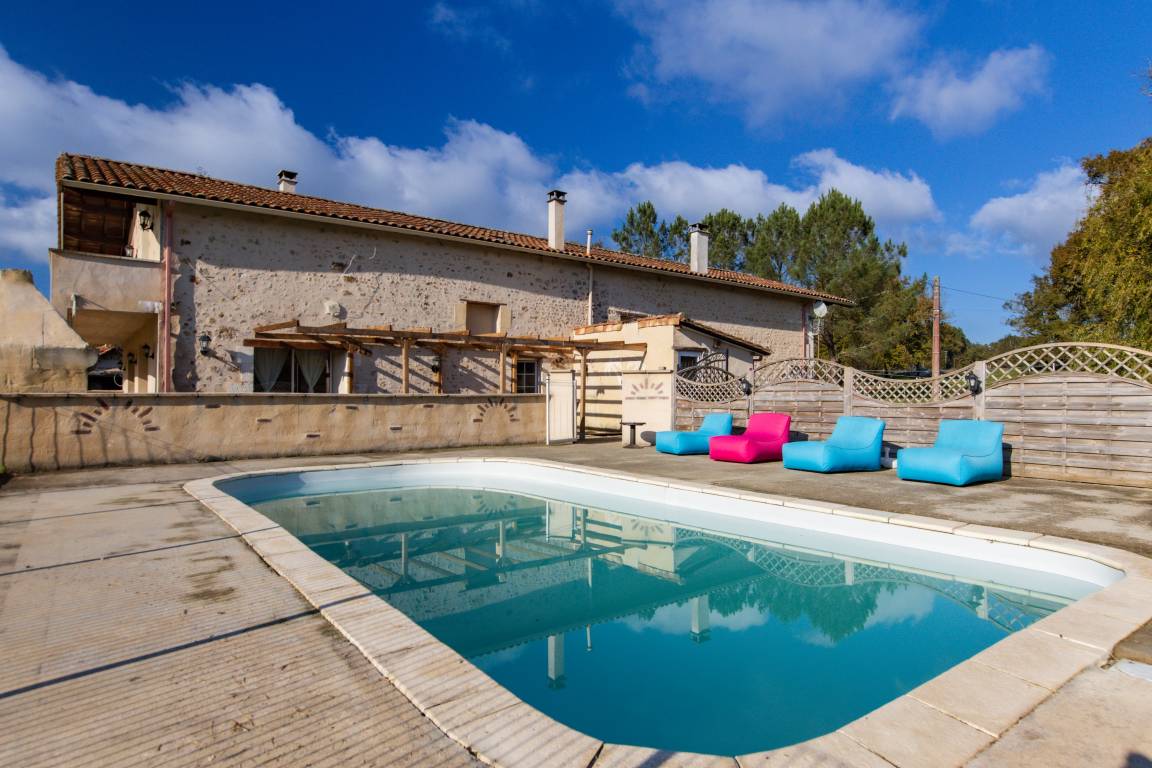 200 M² Maison De Vacances ∙ 4 Chambres ∙ 14 Personnes - Charente