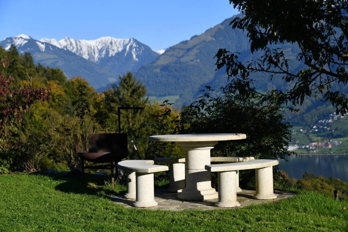 65 M² House ∙ 2 Bedrooms ∙ 4 Guests - Brienz