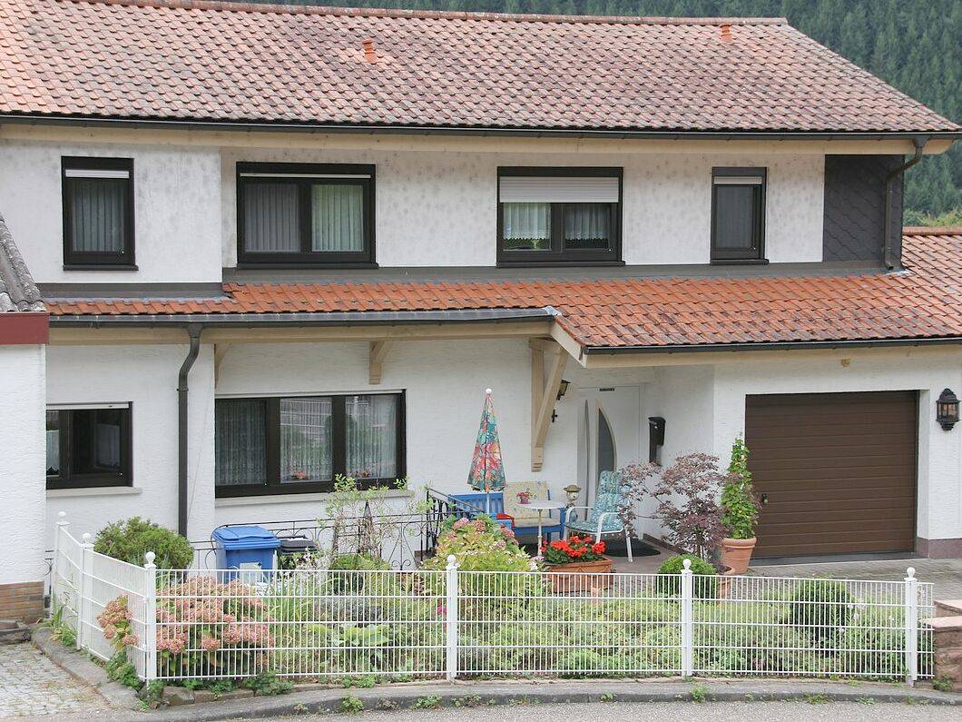 95 M² Ferienwohnung ∙ 1 Schlafzimmer ∙ 2 Gäste - Mosbach
