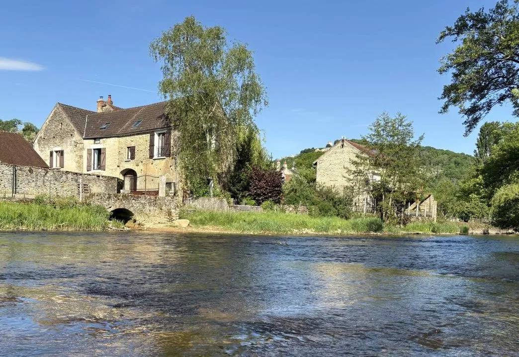 200 M² Huis ∙ 3 Slaapkamers ∙ 6 Gasten - Vézelay