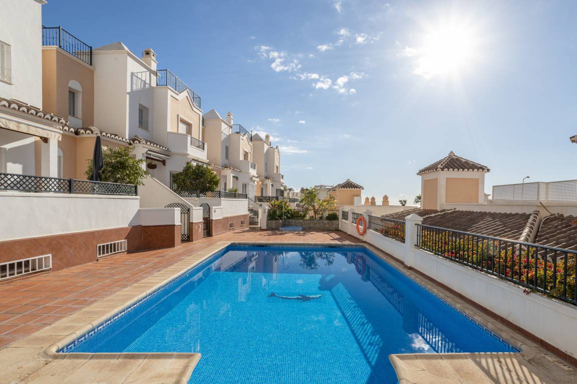 180 M² Villa ∙ 5 Habitaciones ∙ 10 Huéspedes - Nerja