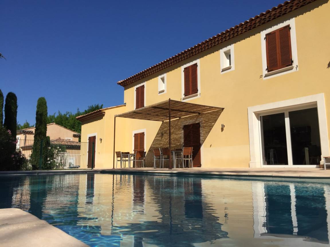 220 M² Villa ∙ 7 Chambres ∙ 15 Personnes - Montélimar