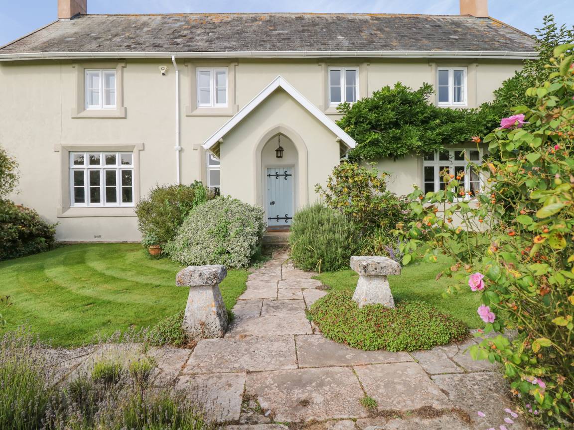 Cottage ∙ 6 Bedrooms ∙ 12 Guests - Exeter