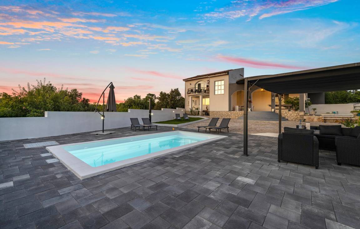 200 M² House ∙ 4 Bedrooms ∙ 12 Guests - Primošten