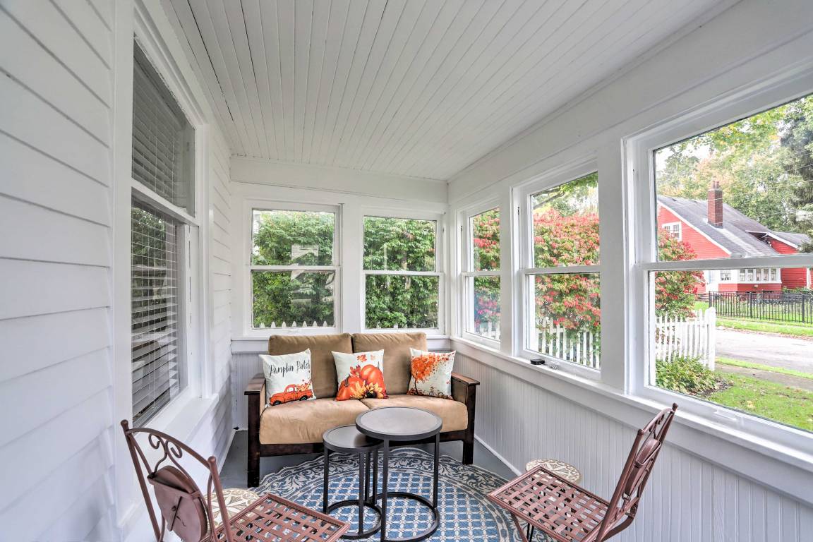 102 M² House ∙ 2 Bedrooms ∙ 4 Guests - Willoughby, OH