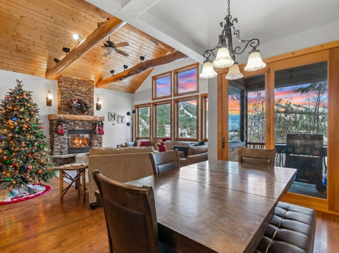 316 M² House ∙ 5 Bedrooms ∙ 16 Guests - Montana