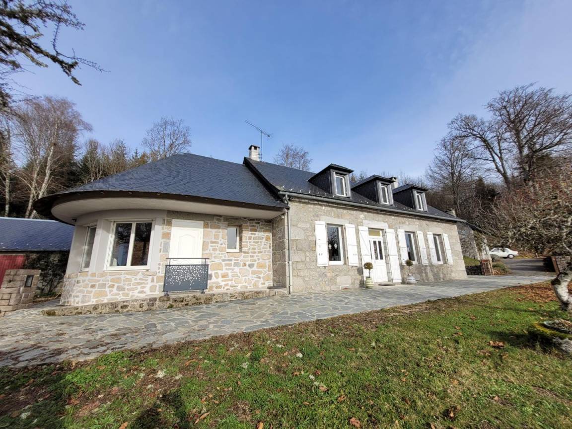 70 M² Gîte ∙ 2 Chambres ∙ 3 Personnes - Ussel