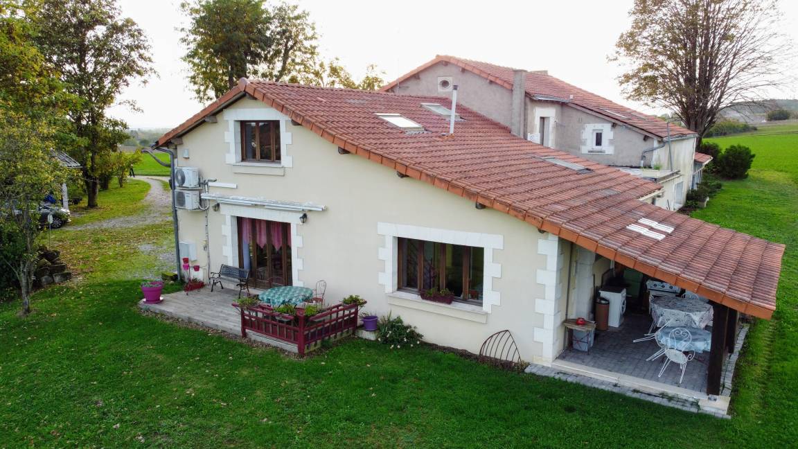 52 M² Appartement ∙ 2 Chambres ∙ 9 Personnes - Châtellerault