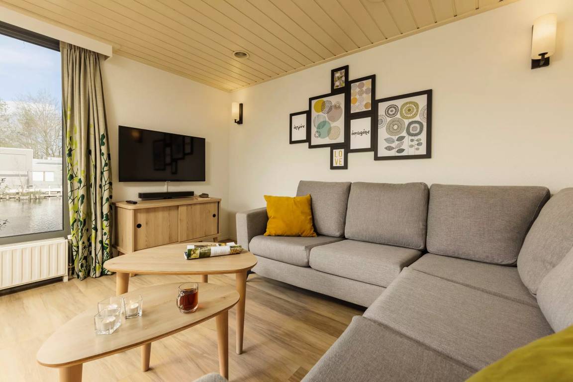 75 M² Caravan ∙ 3 Bedrooms ∙ 5 Guests - Nijkerk