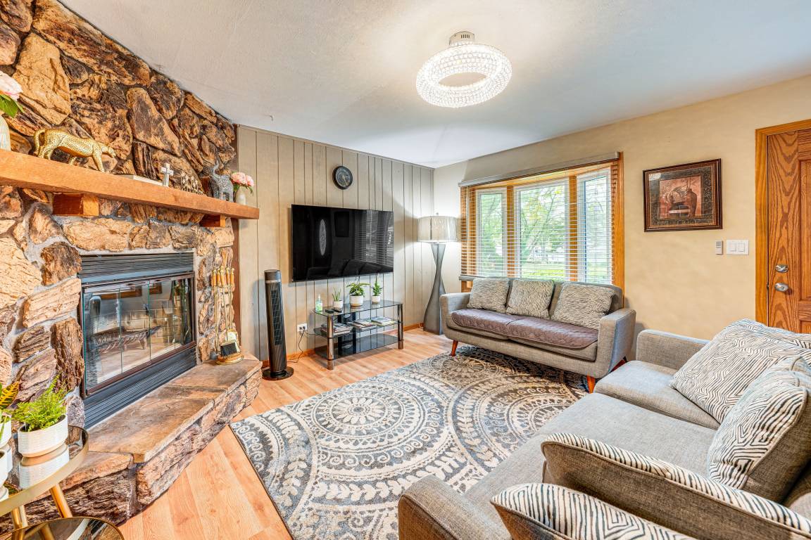 102 M² House ∙ 3 Bedrooms ∙ 6 Guests - Hoffman Estates, IL