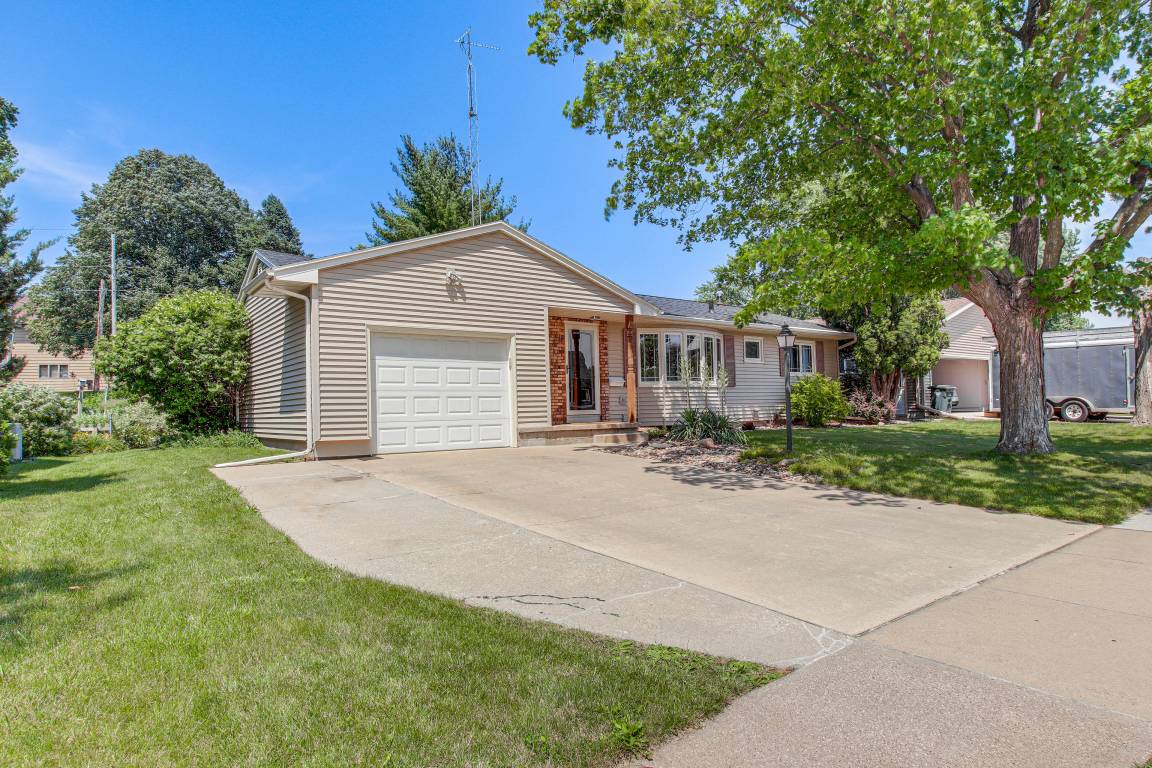 157 M² House ∙ 3 Bedrooms ∙ 5 Guests - Cedar Falls, IA