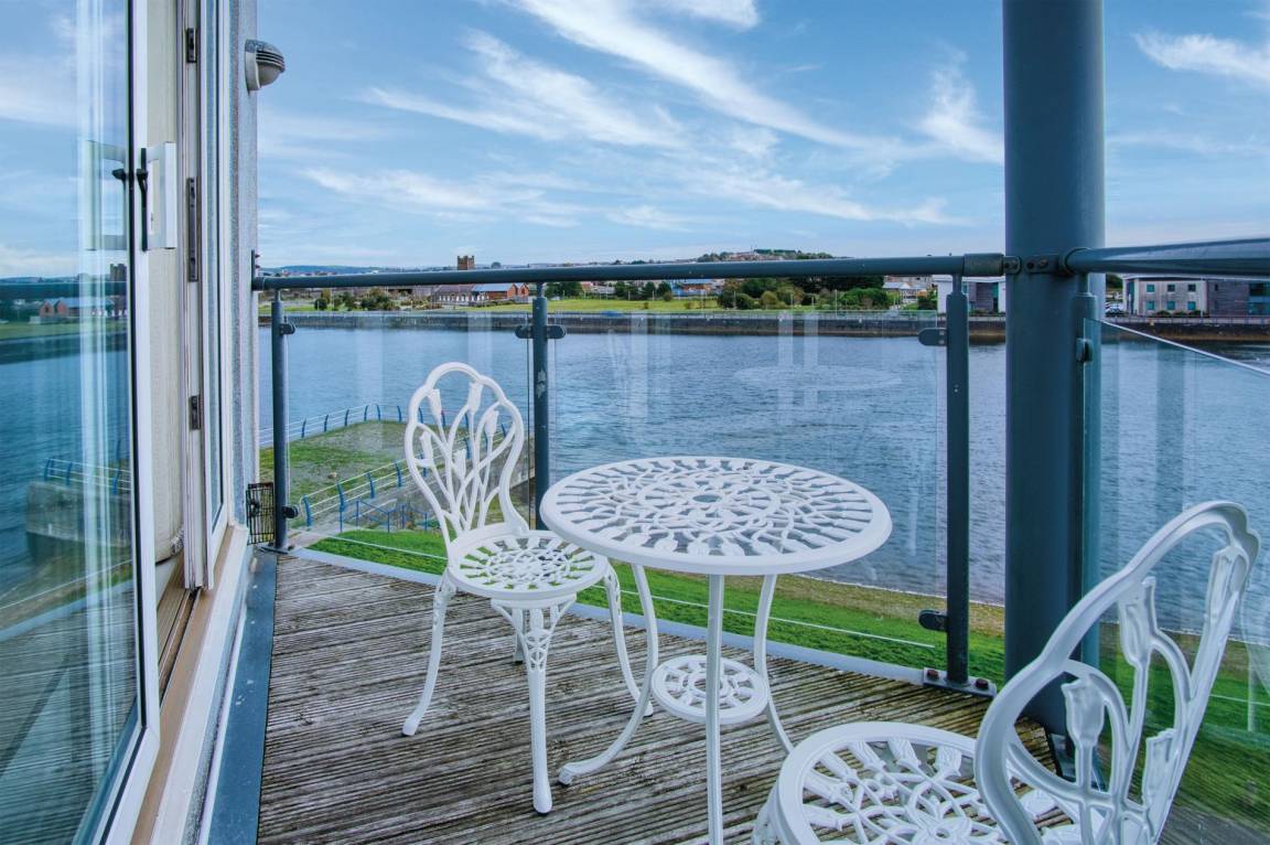 54 M² Apartamento ∙ 3 Habitaciones ∙ 6 Huéspedes - Llanelli