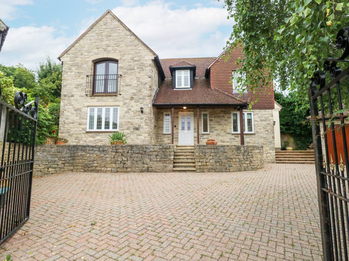 Cottage ∙ 4 Bedrooms ∙ 8 Guests - Weymouth