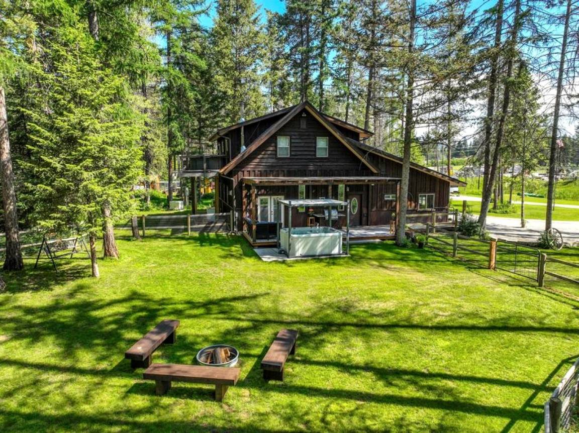 House ∙ 3 Bedrooms ∙ 8 Guests - Columbia Falls, MT