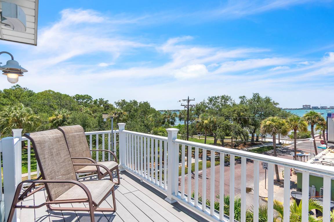 283 M² House ∙ 3 Bedrooms ∙ 6 Guests - St. Petersburg, FL