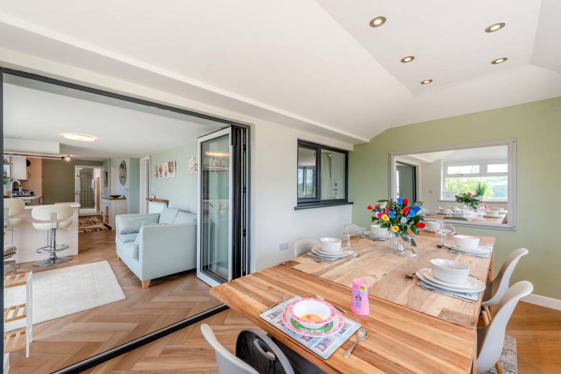 Cottage ∙ 5 Bedrooms ∙ 8 Guests - Burry Port