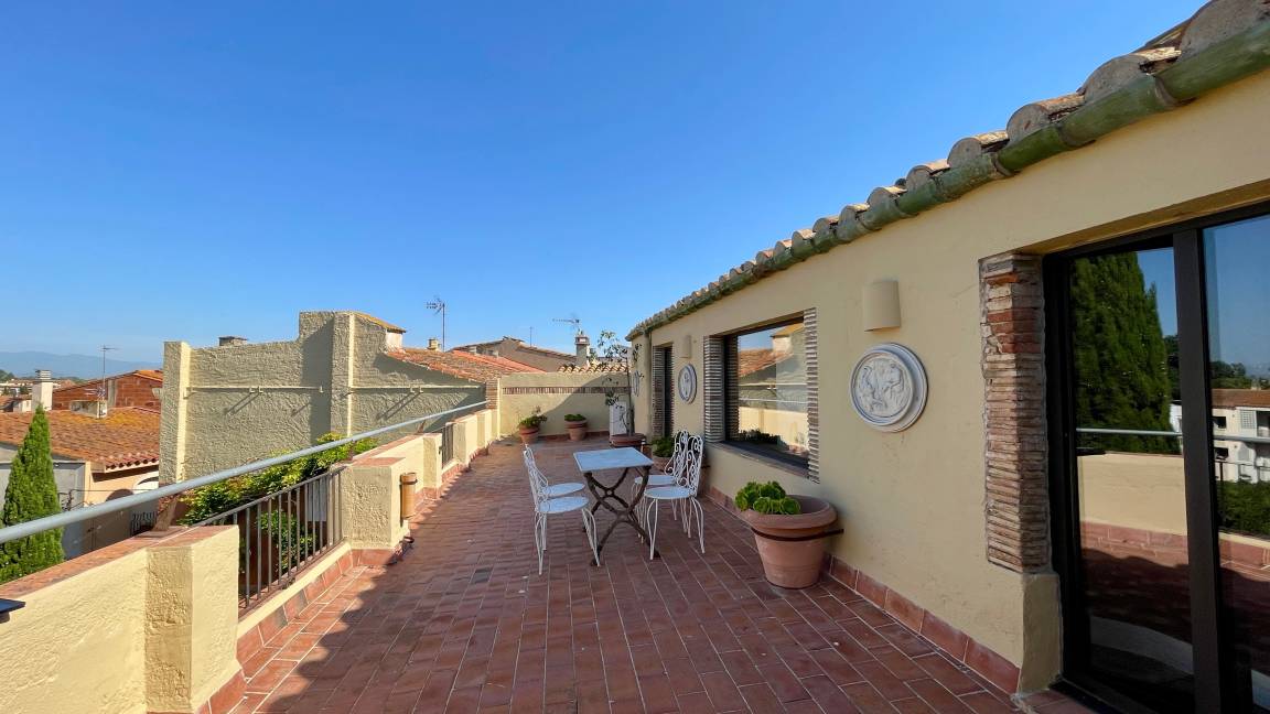 130 M² Ferienwohnung ∙ 2 Schlafzimmer ∙ 4 Gäste - Figueres