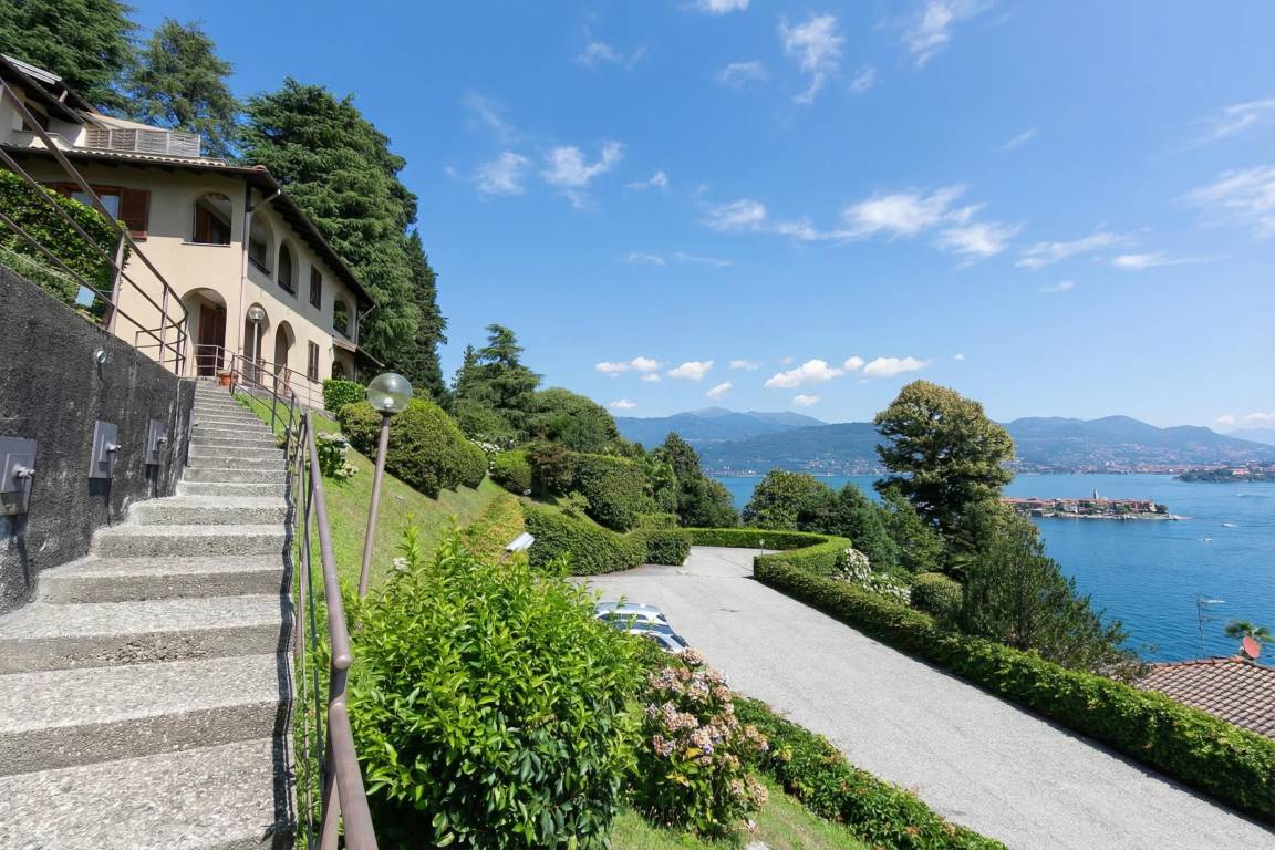 65 M² Apartamento ∙ 2 Quartos ∙ 5 Hóspedes - Stresa