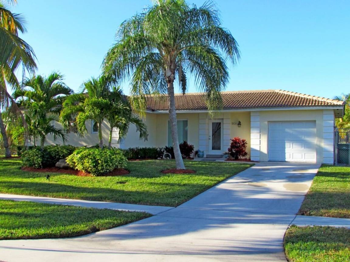 Welcome To Your Own Private Resort-style Living - Marco Island, FL