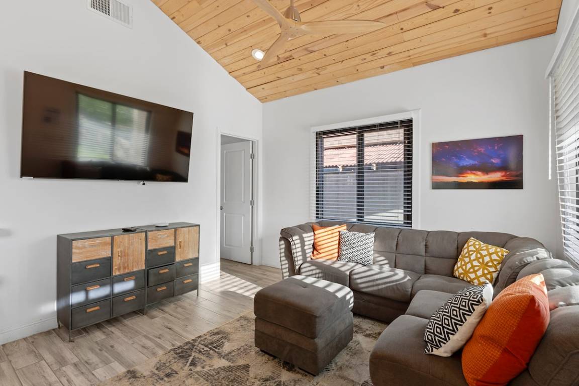 House ∙ 5 Bedrooms ∙ 12 Guests - Phoenix, AZ