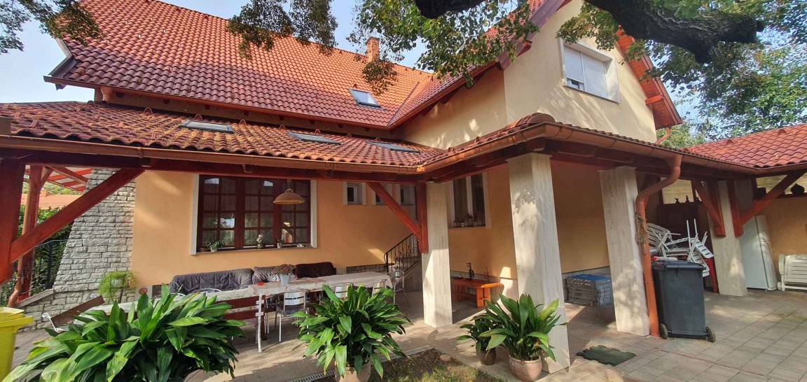 150 M² Apartment ∙ 3 Bedrooms ∙ 6 Guests - Szigliget