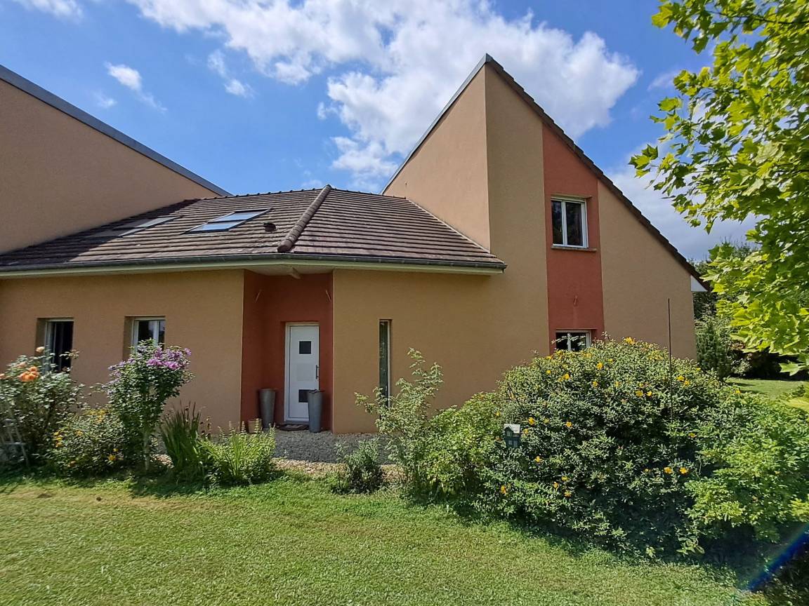 260 M² Cottage ∙ 4 Bedrooms ∙ 10 Guests - Nevers