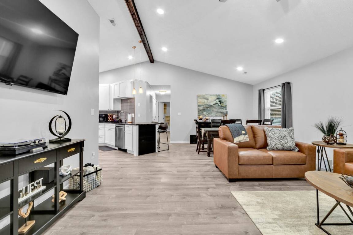 114 M² House ∙ 3 Bedrooms ∙ 5 Guests - Polaris, OH