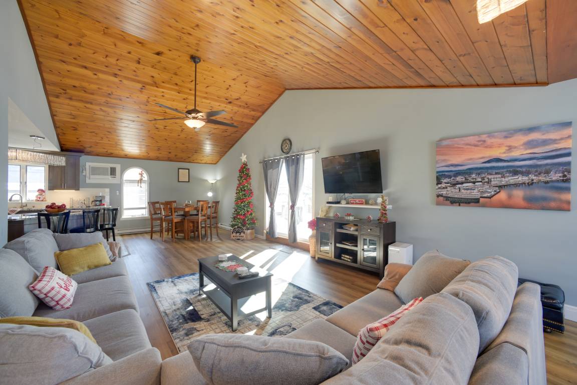222 M² Apartment ∙ 3 Bedrooms ∙ 8 Guests - Lake George, NY