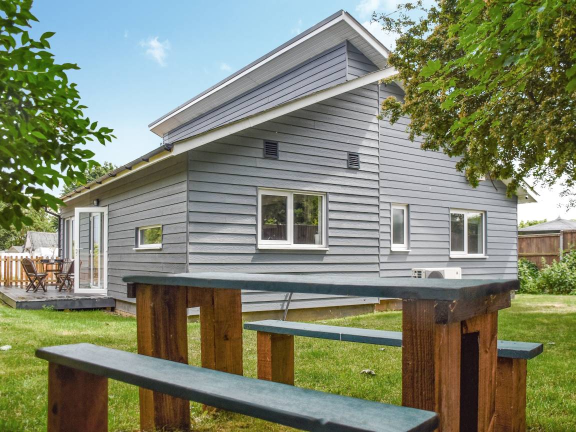 Cottage ∙ 3 Bedrooms ∙ 5 Guests - Winterton-on-Sea
