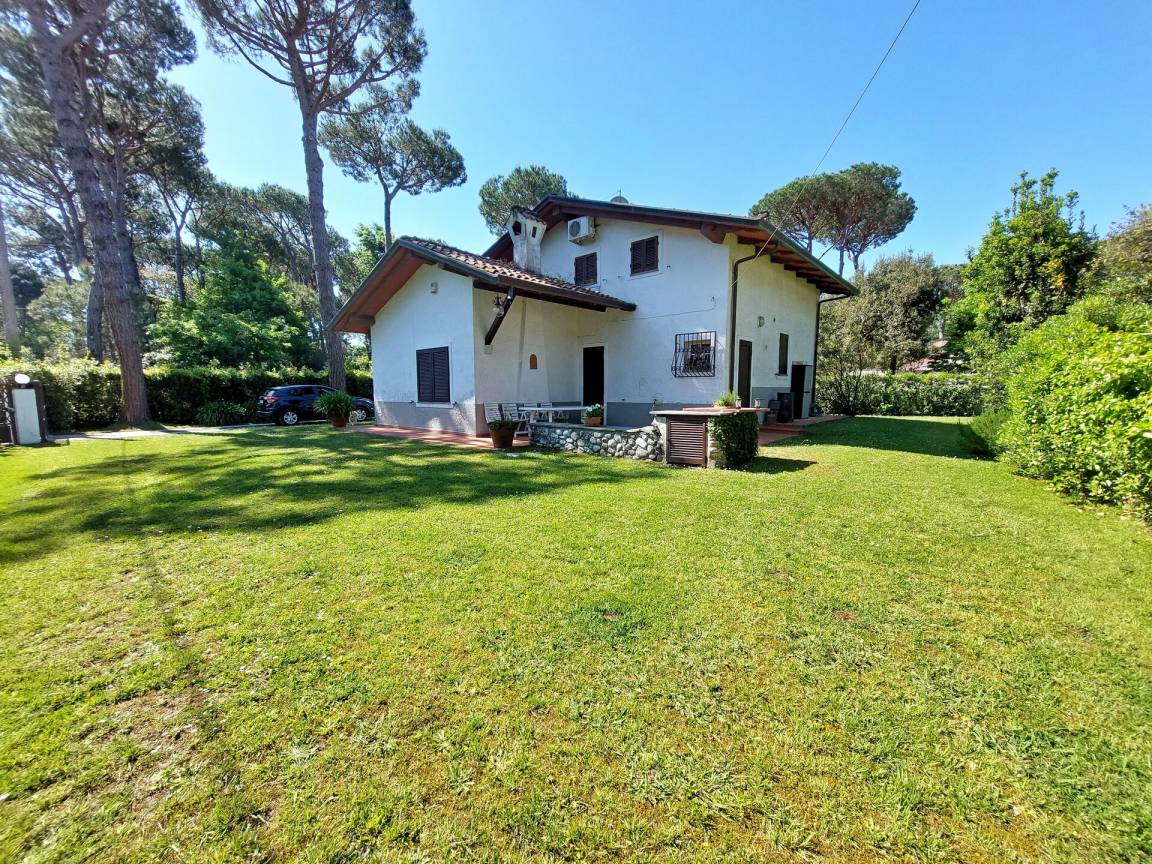 140 M² Villa ∙ 4 Bedrooms ∙ 8 Guests - Massa