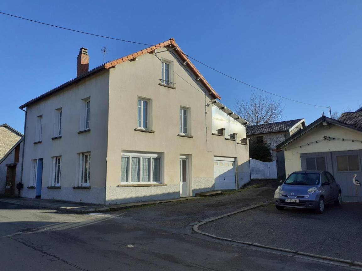 120 M² Cottage ∙ 5 Bedrooms ∙ 10 Guests - Auvergne