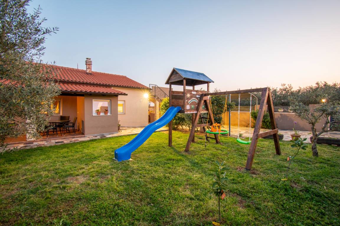 95 M² Huis ∙ 3 Slaapkamers ∙ 6 Gasten - Pješčana Uvala