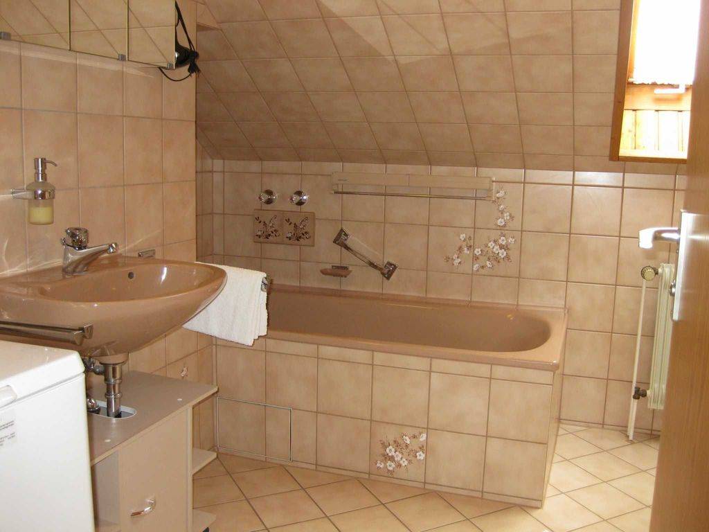 77 M² Ferienwohnung ∙ 2 Schlafzimmer ∙ 5 Gäste - Hüfingen