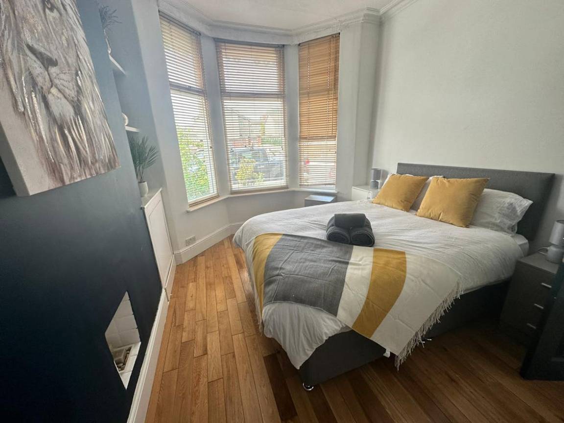 155 M² House ∙ 3 Bedrooms ∙ 6 Guests - Birkenhead