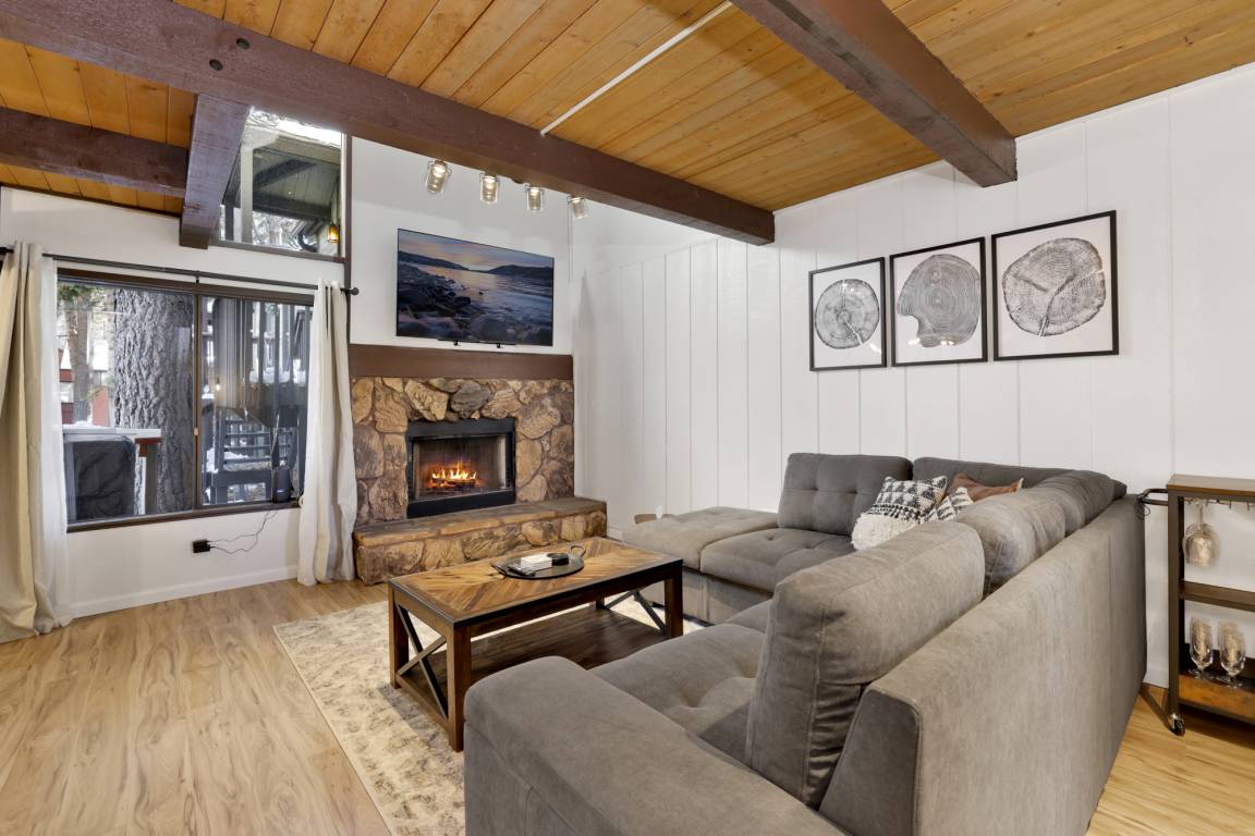 92 M² Condo ∙ 2 Bedrooms ∙ 5 Guests - Big Bear, CA