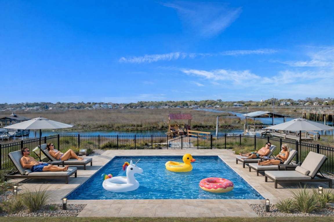 192 M² House ∙ 5 Bedrooms ∙ 16 Guests - Garden City, SC