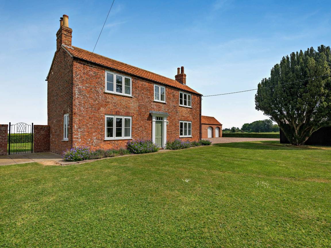 Cottage ∙ 4 Bedrooms ∙ 7 Guests - Sutton on Sea