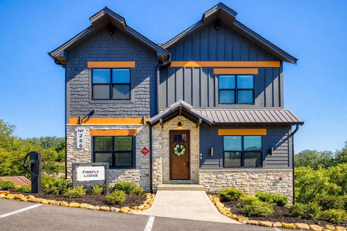 Apartment ∙ 5 Bedrooms ∙ 18 Guests - Pigeon Forge, TN