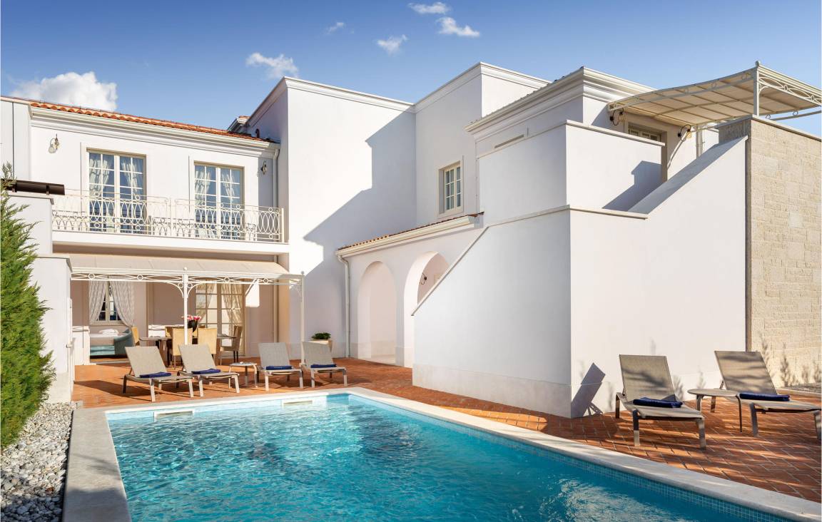 287 M² House ∙ 4 Bedrooms ∙ 8 Guests - Novigrad
