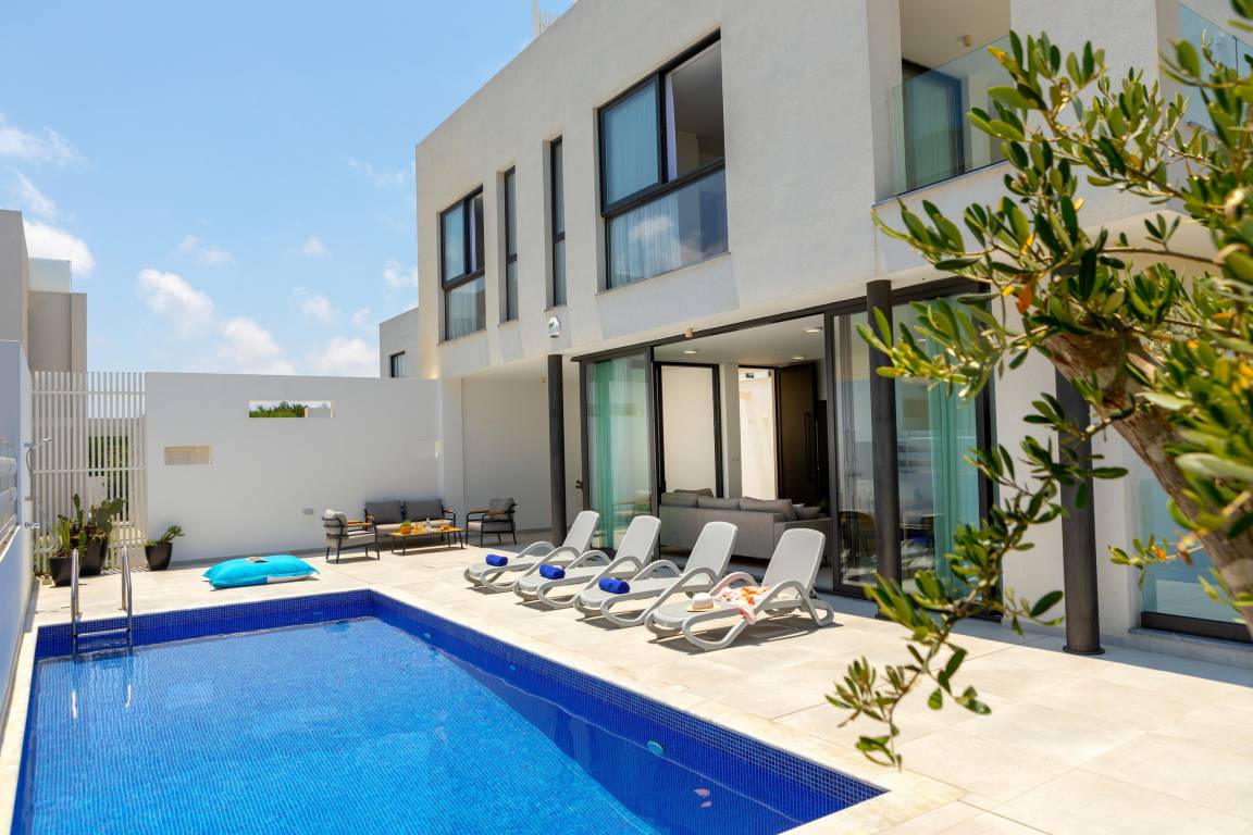 140 M² Villa ∙ 3 Bedrooms ∙ 7 Guests - Ayia Napa
