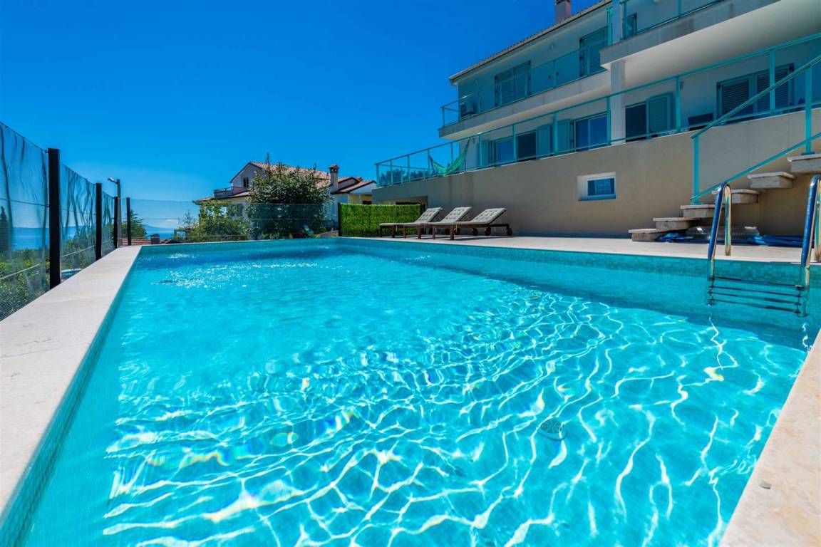 140 M² Accommodation ∙ 3 Bedrooms ∙ 7 Guests - Rabac