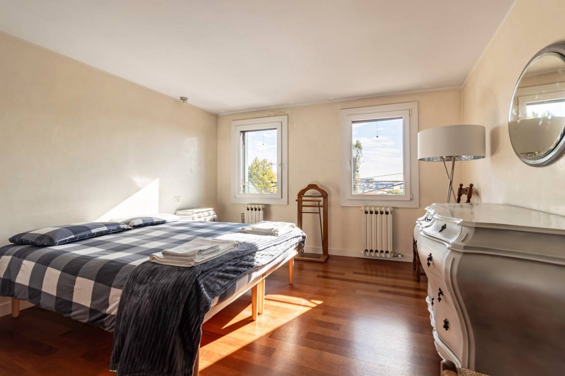 79 M² Apartamento ∙ 3 Habitaciones ∙ 5 Huéspedes - Mira