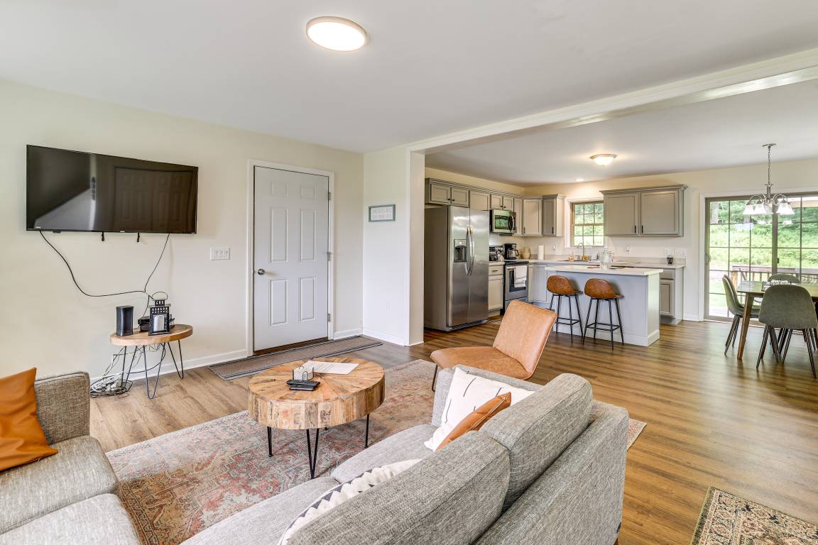 172 M² House ∙ 3 Bedrooms ∙ 6 Guests - Colchester, CT