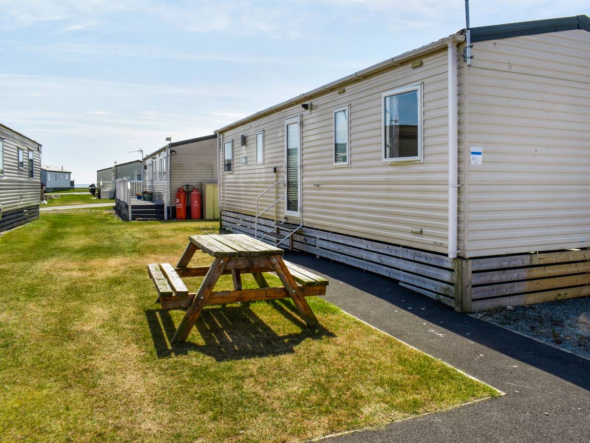 Cottage ∙ 3 Bedrooms ∙ 8 Guests - Morecambe FC Mazuma Stadium