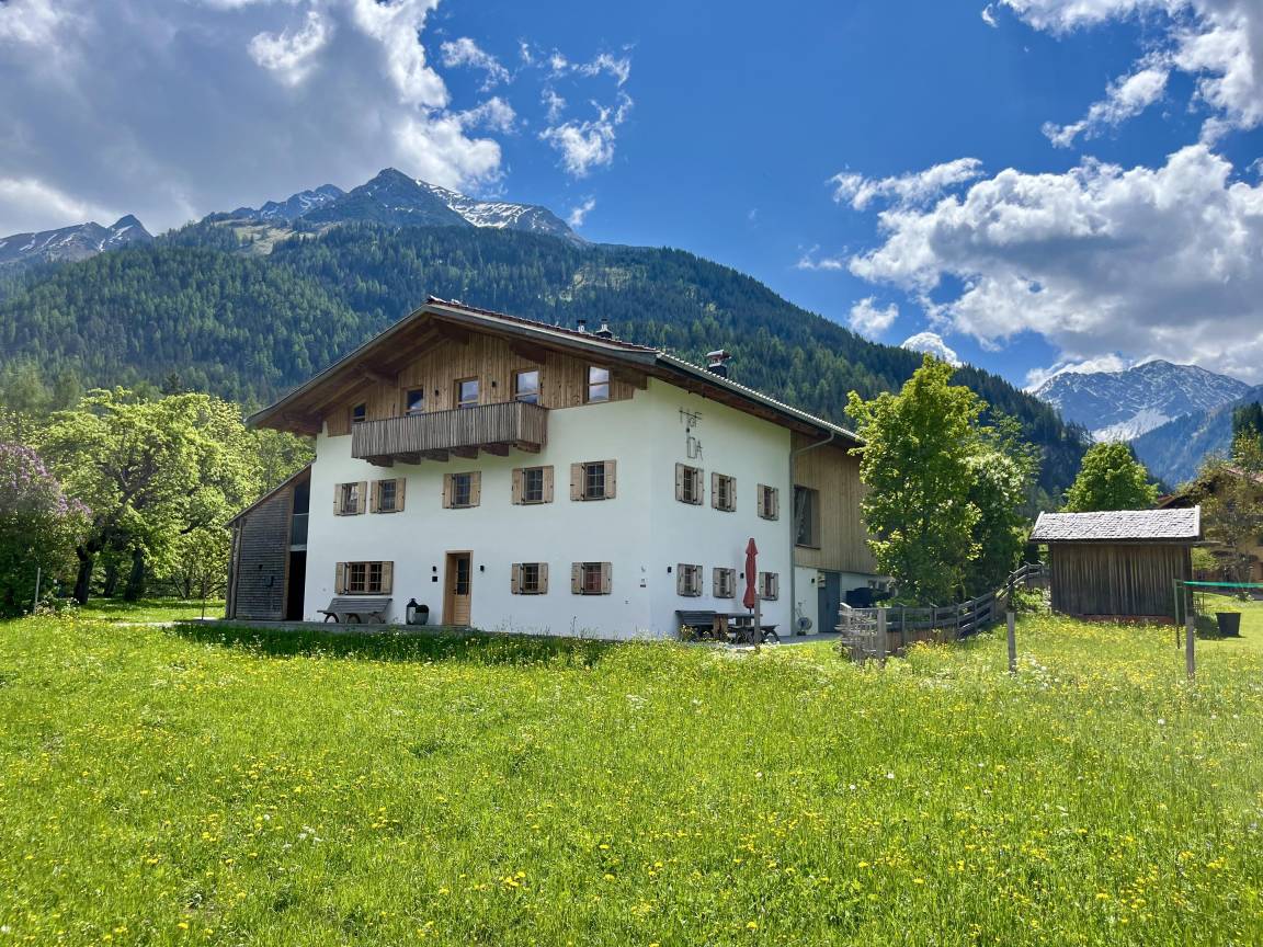 76 M² Ferienwohnung ∙ 2 Schlafzimmer ∙ 5 Gäste - Elbigenalp