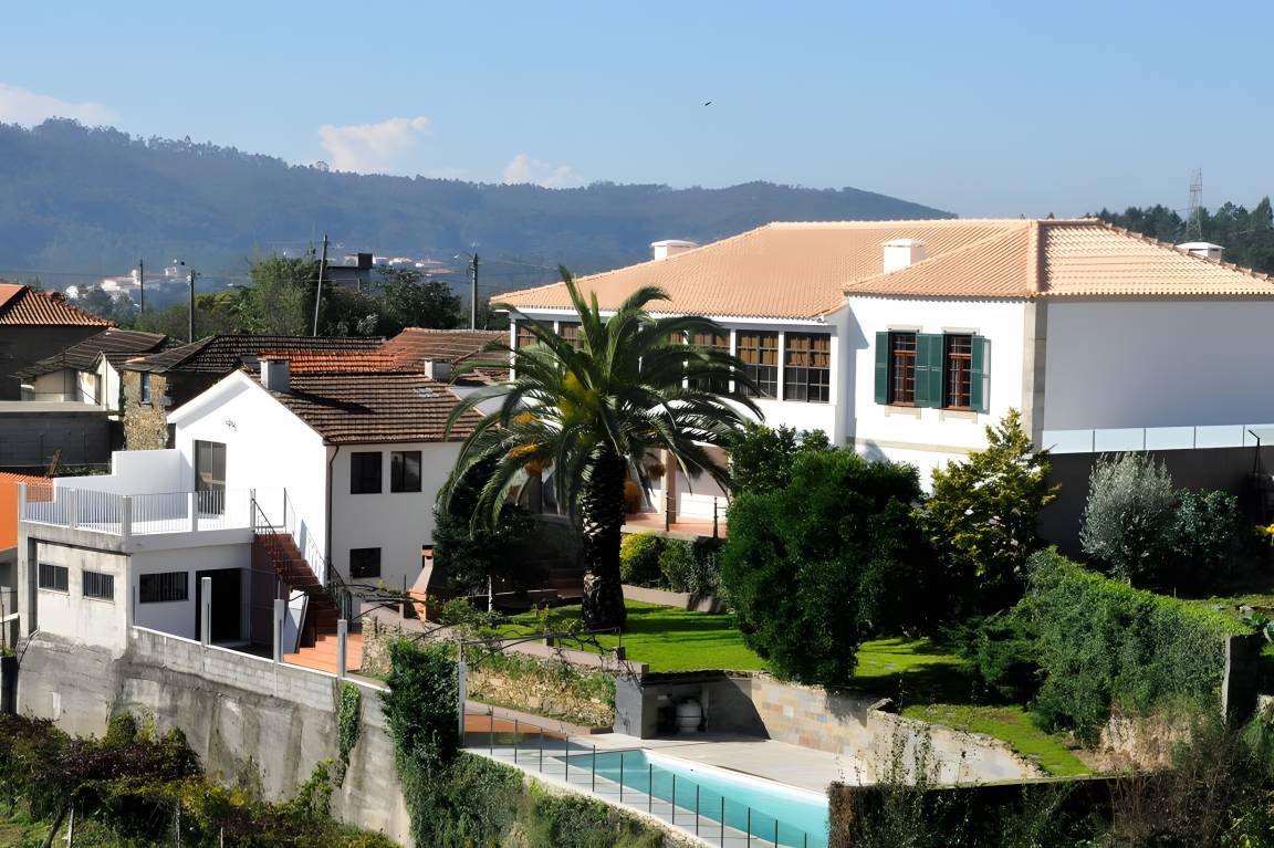 400 M² Cottage ∙ 7 Bedrooms ∙ 16 Guests - Portugal