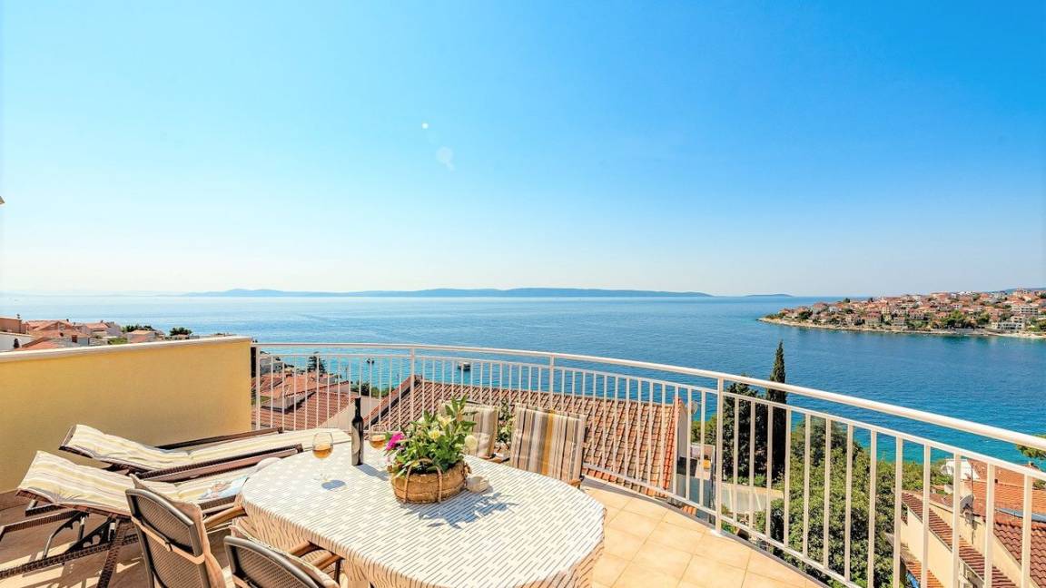 180 M² Ferienwohnung ∙ 6 Schlafzimmer ∙ 12 Gäste - Trogir