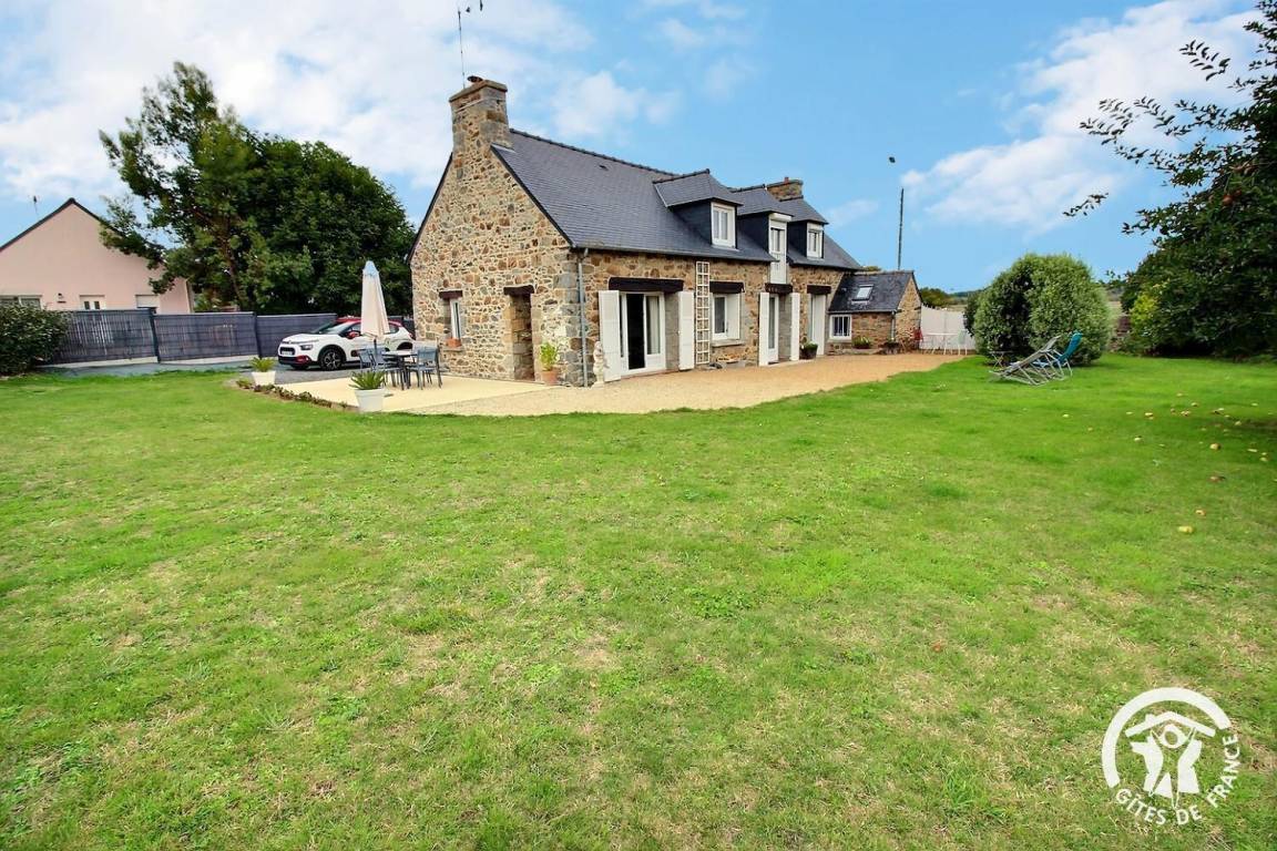 105 M² Gîte ∙ 3 Chambres ∙ 6 Personnes - Yffiniac