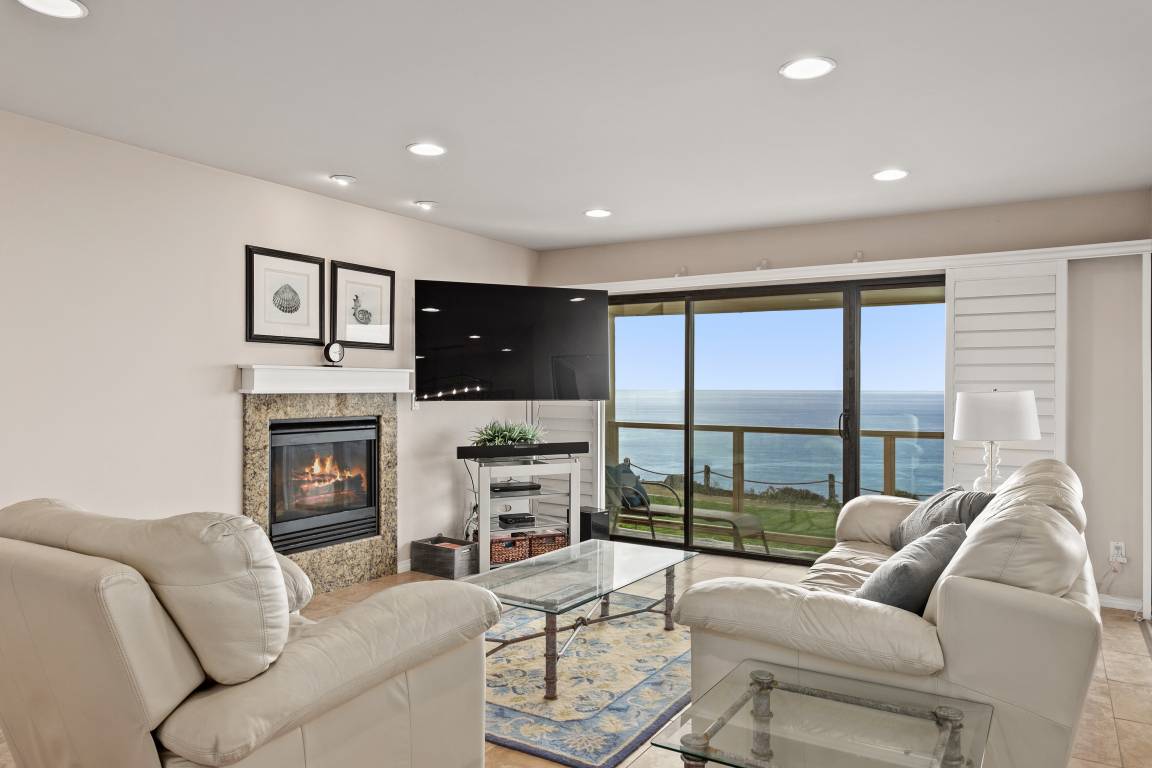 137 M² Apartment ∙ 2 Bedrooms ∙ 4 Guests - Del Mar, CA